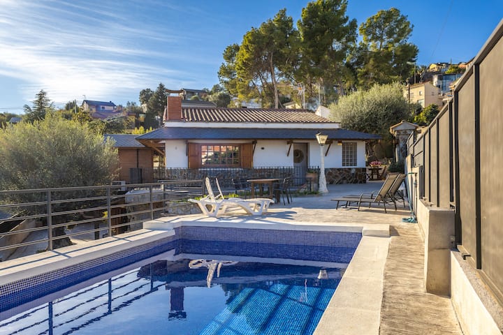 Casa Con Jardín Y Piscina · Ideal Por Meses. - Rubí