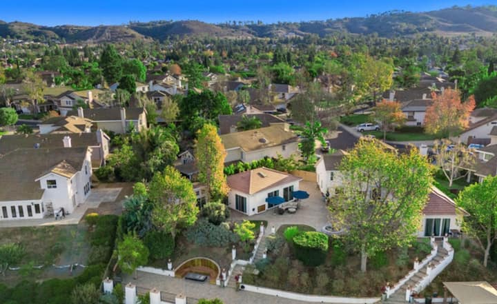 Lux Guest House W/exec Office
2b1b Gym Bbq Firepit - Moorpark, CA