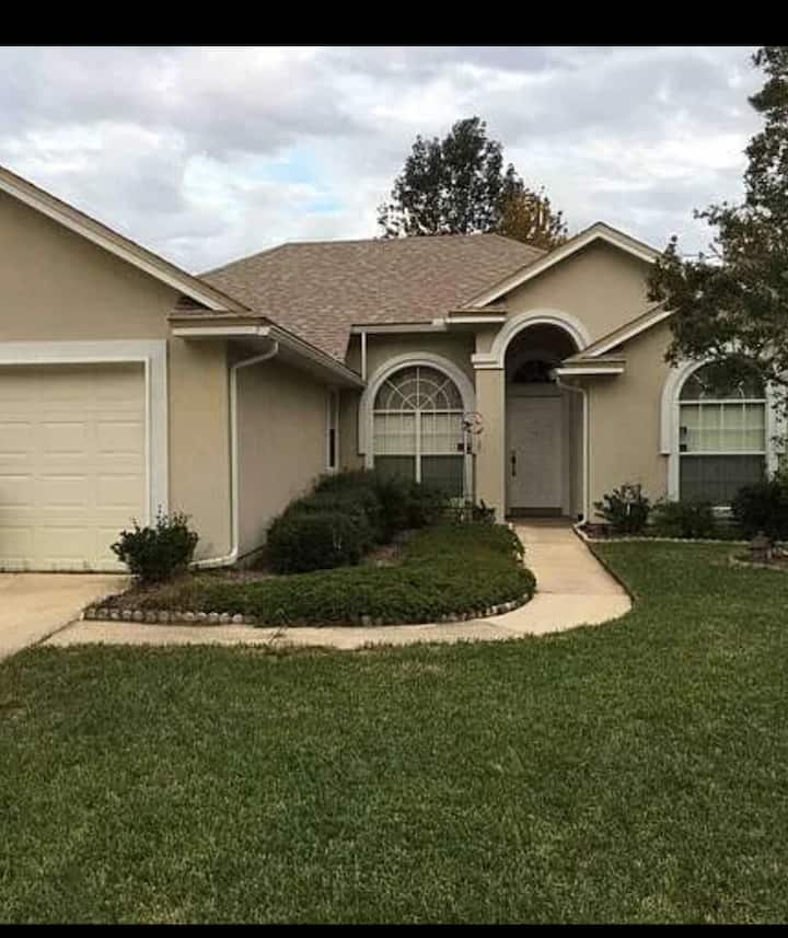 Nice Cozy Room In A Big House - Orange Park, FL