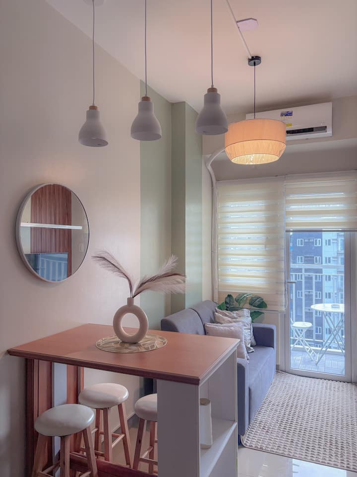 Modern 2br Japandi Stay | Pool & Balcony | Cainta - Antipolo