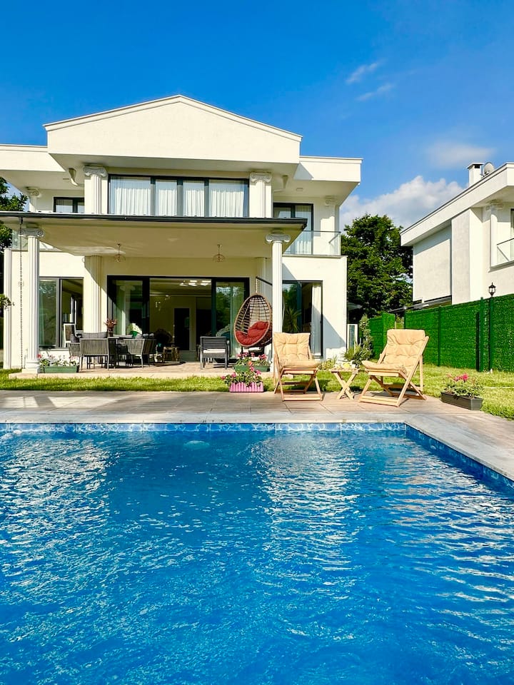 Bağdat Caddesinde Isıtmalı Havuzlu Jakuzili Villa - Sapanca