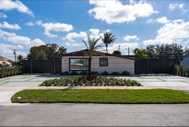 Welcome To 305 Miami Houses - Miami Gardens, FL