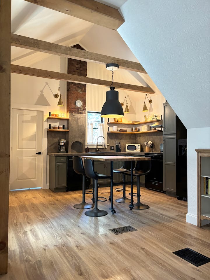 Charming Stay Close To It All! - Rochester, NY