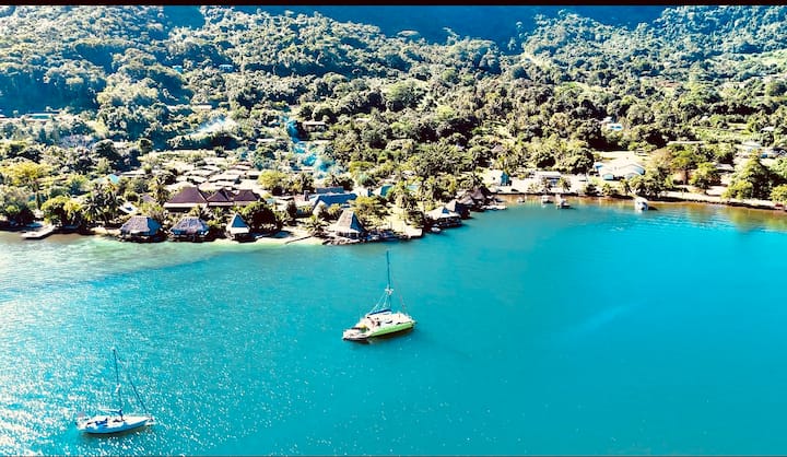 Nuit Insolite Sur Un Cata+option Voiture - French Polynesia