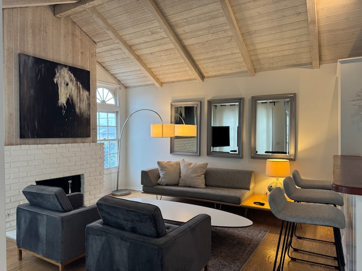 Newport Beach Charming Unit - Newport Beach, CA