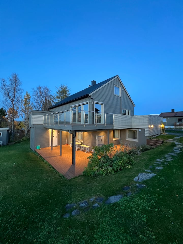 Leilighet Med 3 Soverom, Rolig, Gratis Parkering - トロムセー