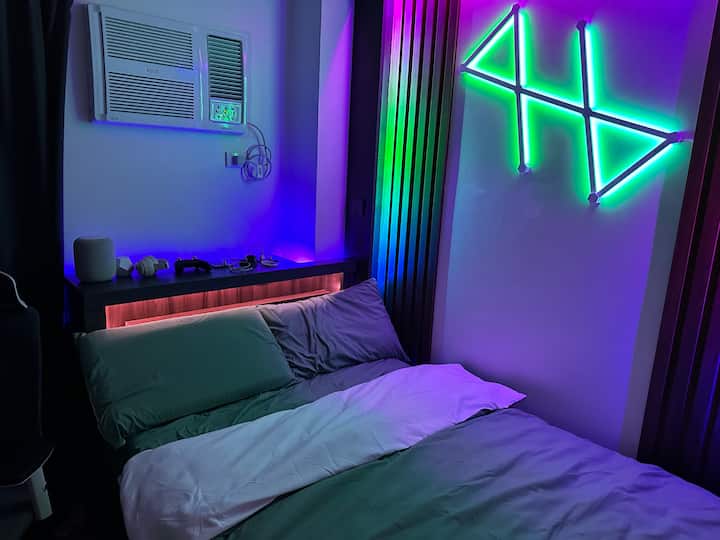 Wfh-ready 1br Gf Near Cubao, 500 Mbps Wifi, 55” Tv - Quezon City