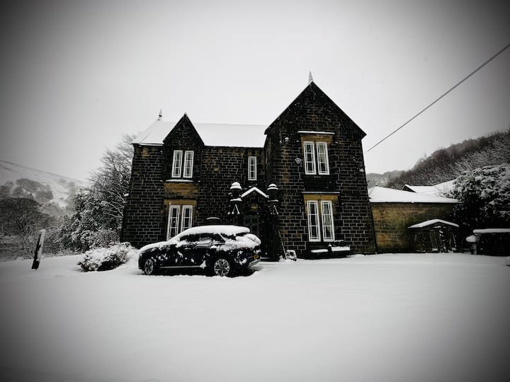 Comfortable Victorian Residence - Todmorden
