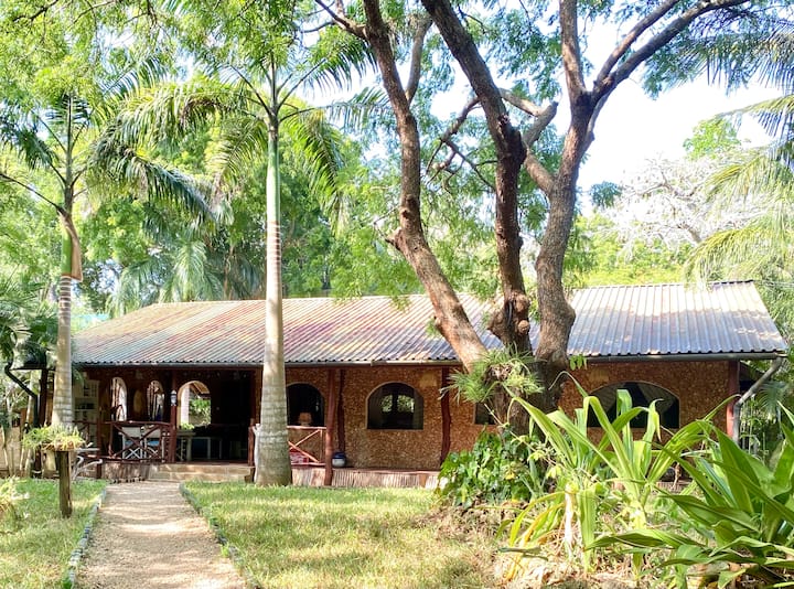 Beach Bum Cottage-jungle Oasis-relax-pool-wifi-ac - Diani Beach