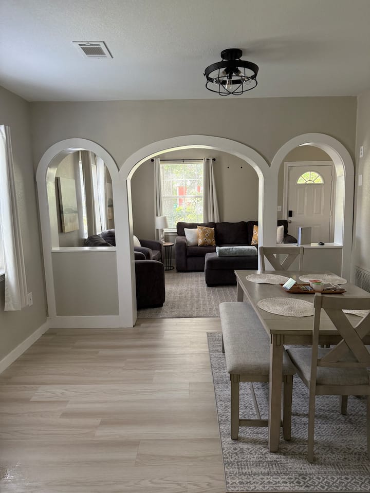 Twin Oaks Cottage By The Coast - Gulfport, MS