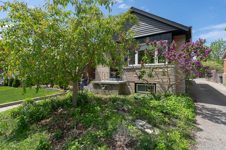 Charming Midtown Bungalow | Parking | Near Ttc - Toronto