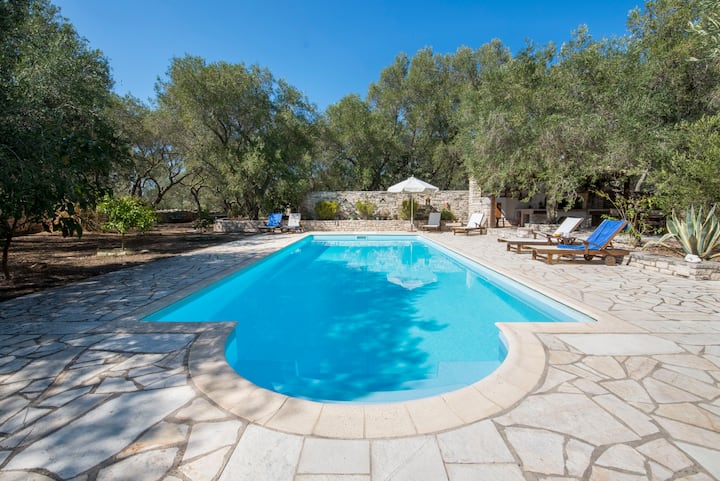 Villa Alkyon, Quiet, Private, Large Pool, Parking - Paxos