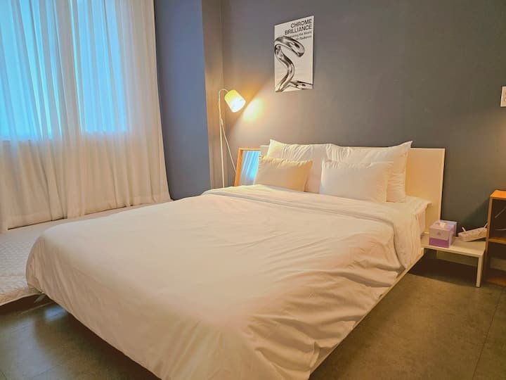 #12시퇴실리뷰#무료주차#동성로1분#교동핫플#경대병원역#반월당역#중앙로역#호텔침구#현백 - Daegu