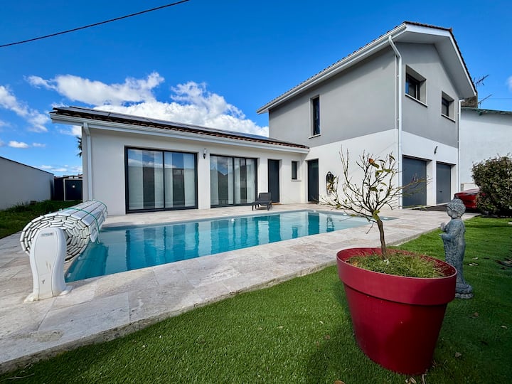 Maison Contemporaine Avec Piscine Et Jacuzzi. - Dax