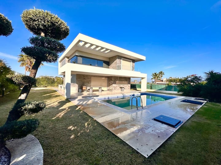 ÇEşme Ayayorgide Lüks Havuzlu Villa- Eşsiz Konum - Чешме