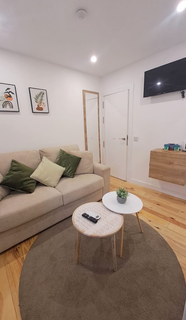 Farrier's Lodge - Suite 6 - Gibraltar