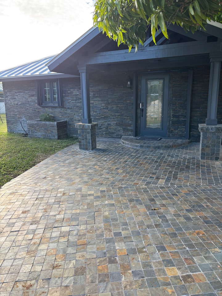 Cottage Managed By Delva’s Place - Freeport