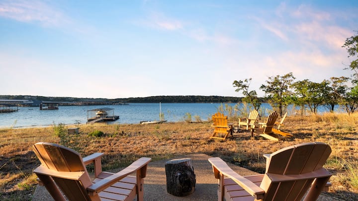 Lakefront Sunsets | Family Getaway | Fire Pit - Lakeway, TX