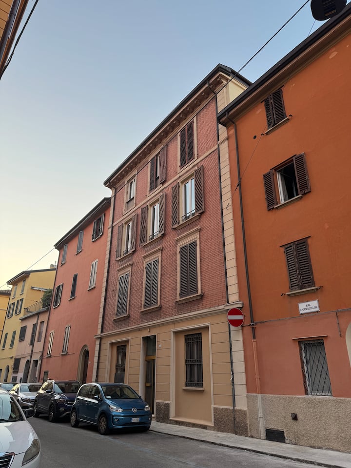 City Center 3 Bedroom Period Home - Bologna