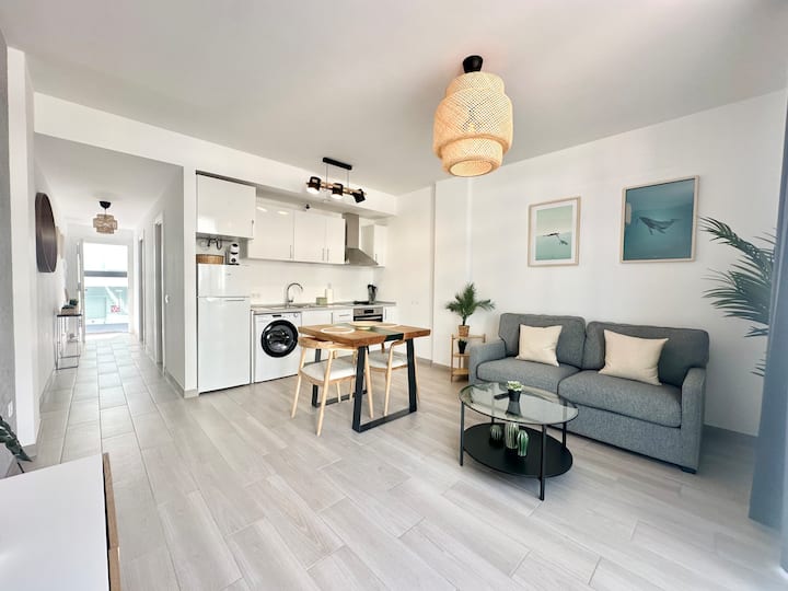 Salty Loft: Central, Fast Internet & Balcony - Corralejo