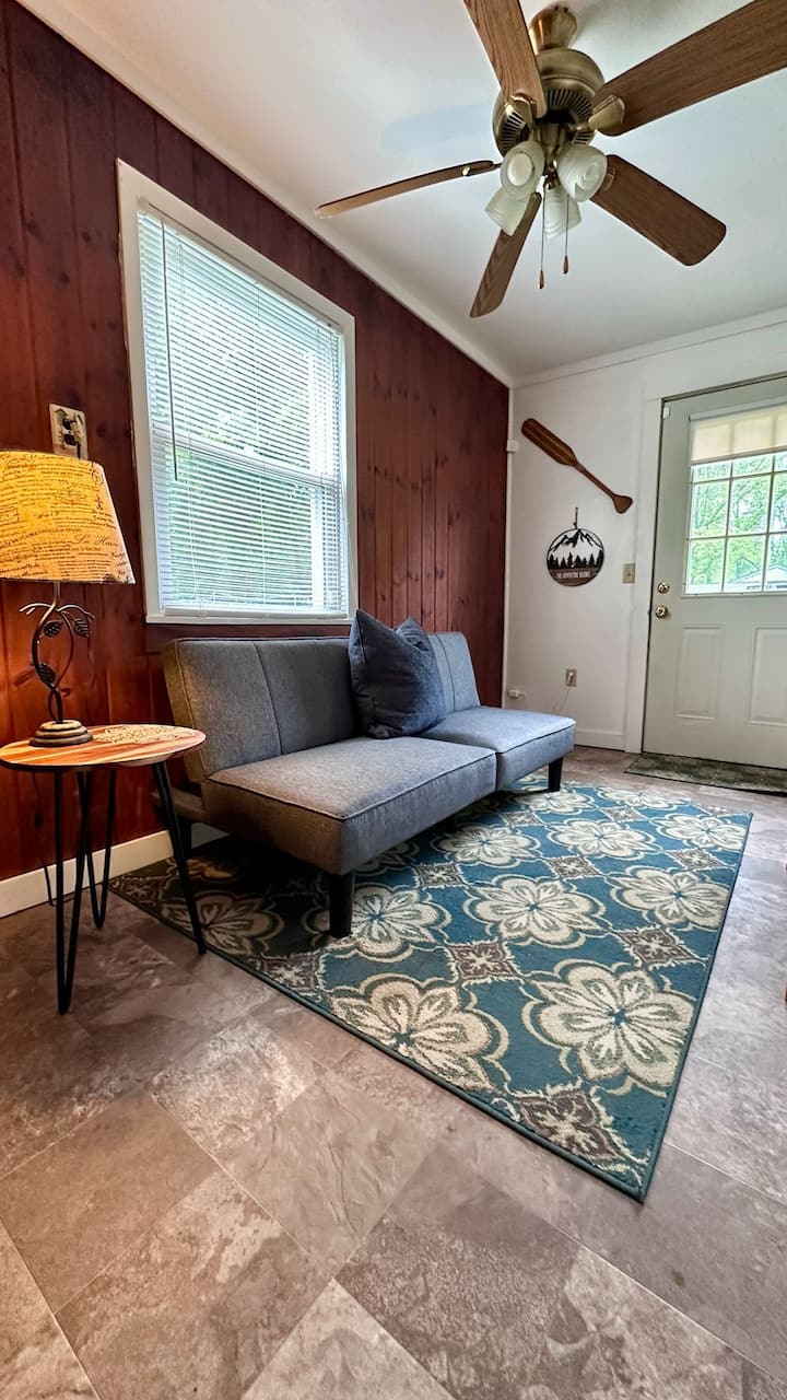 2 Bedroom Home  8 Minutes From Lake George - Glens Falls, NY