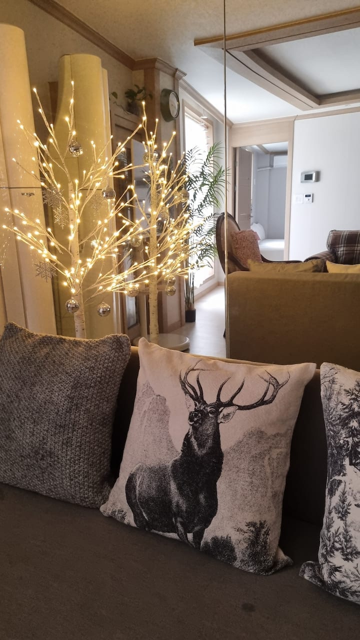 [스테이801] 41평,온돌/공방거리초입행궁최고입지/코웨이냉온정수기/비데2개/일욜퇴실12시 - Suwon-si