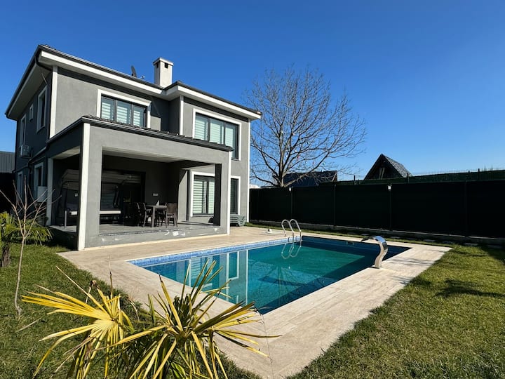 Seçkin Villa 4+1 ıSıtmalı Havuz - Sapanca