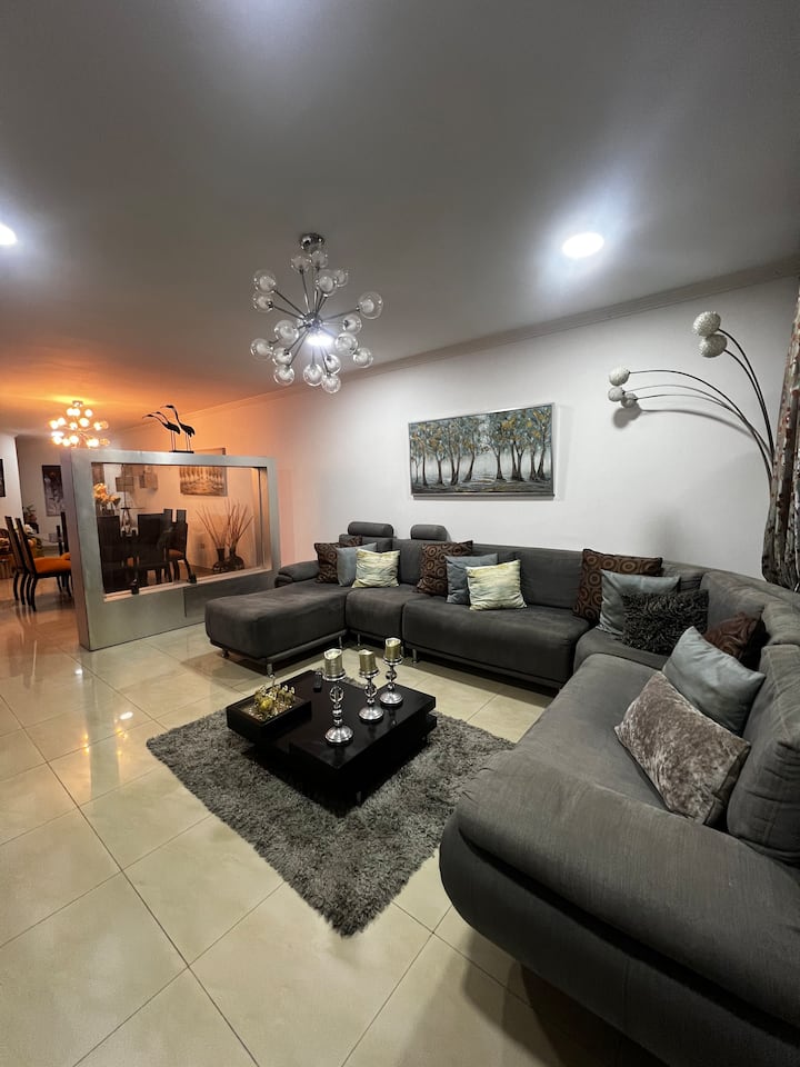 Departamento Grande En Ceibos - Guayaquil