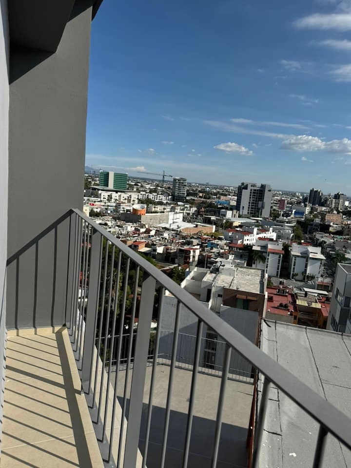 Departamento Moderno Y Céntrico. - León
