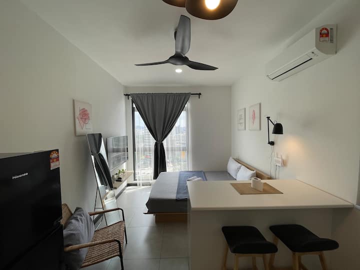 Big Window Free Netflix Ampang Jelatek Lrt W16c Aa - Ampang Jaya