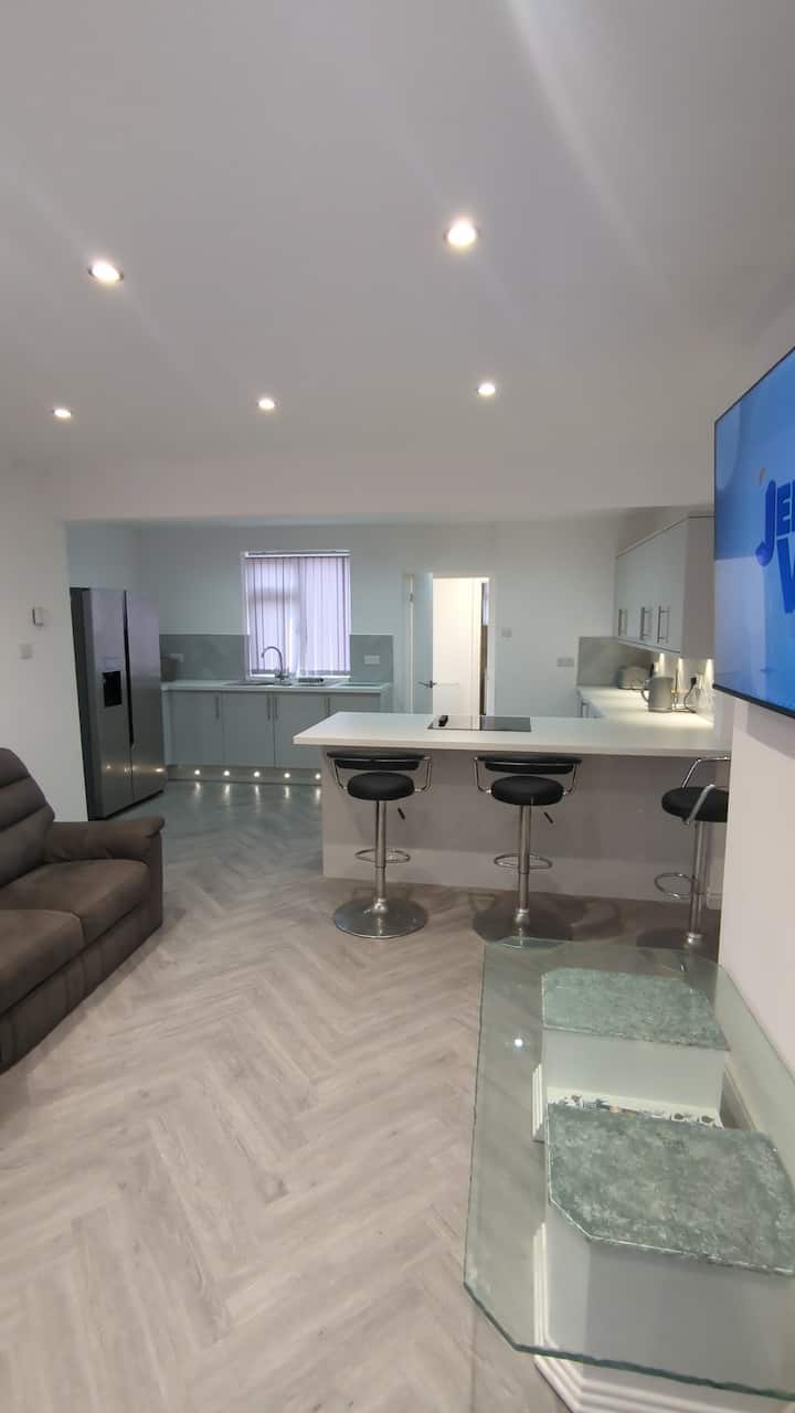 Modern Comfort: Central Beverley - Beverley