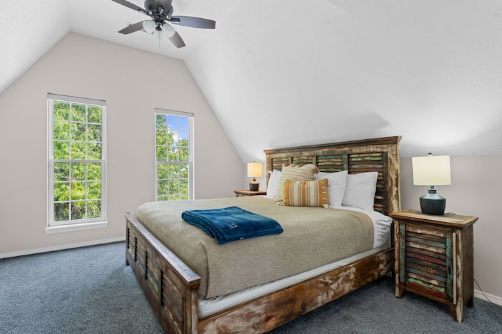 Rustic Hideaway: Guesthouse 32 At The Bradford - Branson, MO