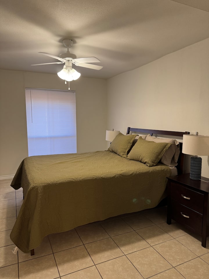 Centrally Located Near Inner Loop L - Houston, TX