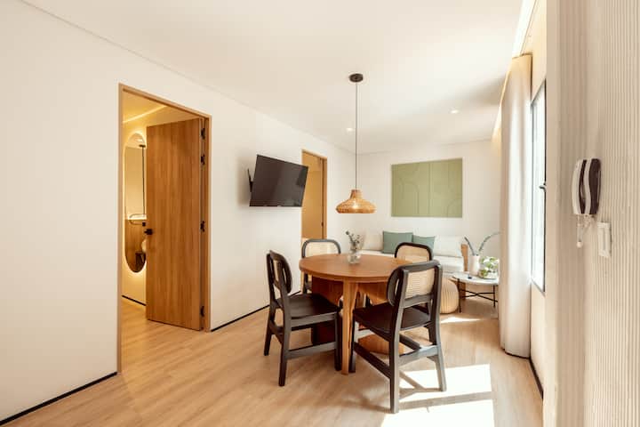 Luxury Boho Apartment - A/c - Kitchen- Fast Wi-fi - Medellín