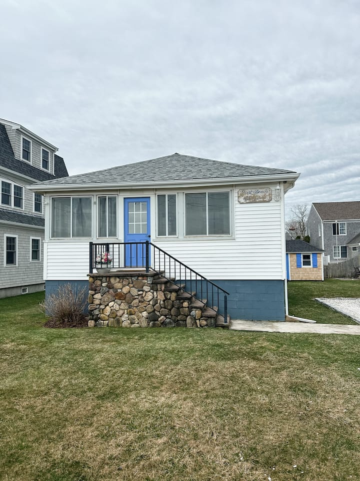 First Beach Bungalow Newly Renovated! - Sandwich, MA
