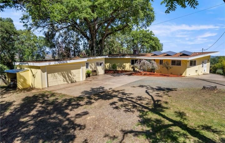 Mid-century With Lake View! - 尼斯