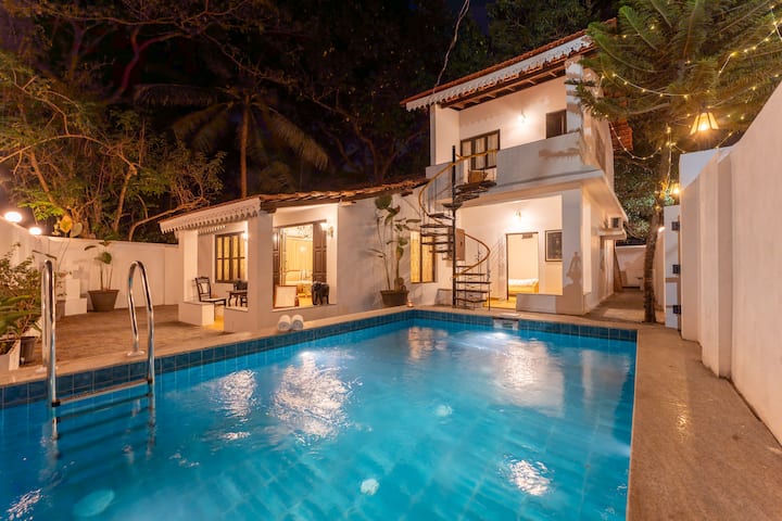 Casacandolim|4bhk|pool|b’fast|cook|beachroad - Goa