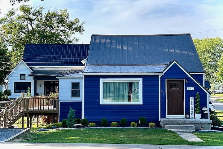 Downtown Port Austin Gem! Across From The Beach - Port Austin, MI