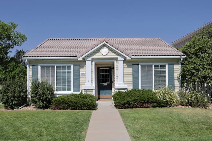 Cozy Bungalow With Pergola Near Denver Airport - Denver Airport (DEN)