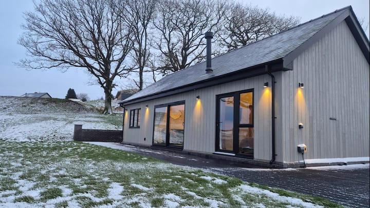 Root | Luxury Private Mid Wales Lodge & Hot Tub - England