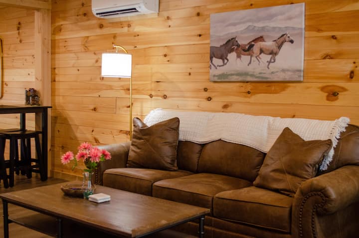 Cozy Stay In Pigeon Forge •1 Min 2 Pkwy•kit •Patio - Sevierville, TN