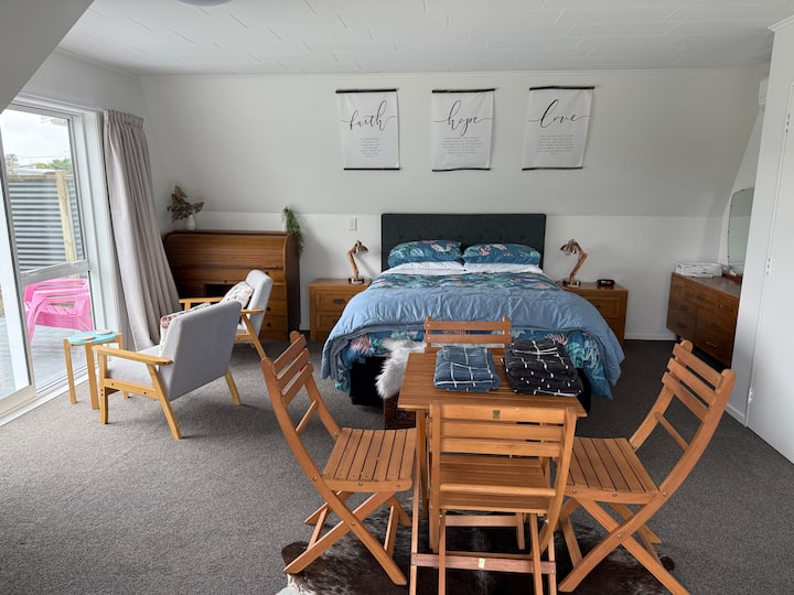 Cool Guest Suite By The Beach! - Foxton Beach