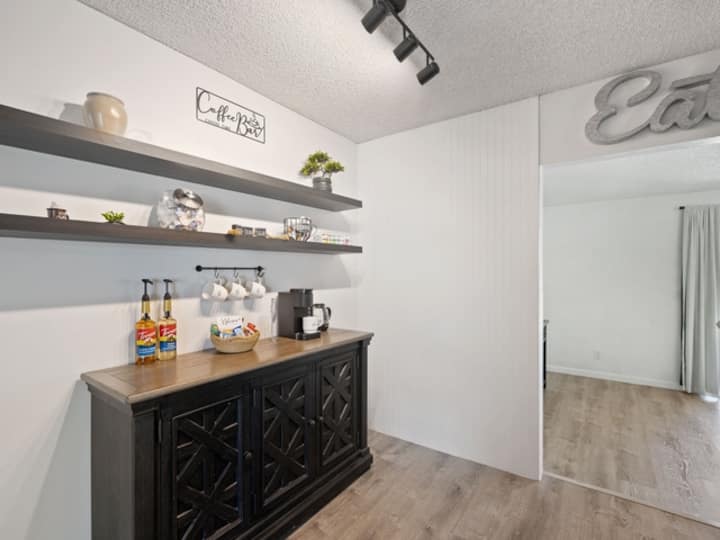 Stylish Cottage Escape 3br/2ba • Game Room - Hemet, CA