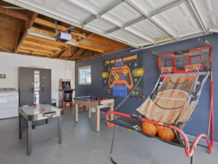 Peaceful Luxe 3br/2ba | Game Room + Backyard Fun - Hemet, CA