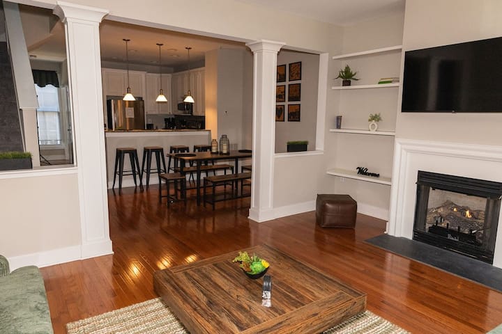 Gated Canton Retreat: Skyline Views + Garage - Baltimore, MD