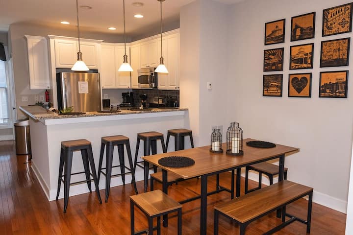 Gated Canton Retreat: Skyline Views + Garage - Baltimore, MD