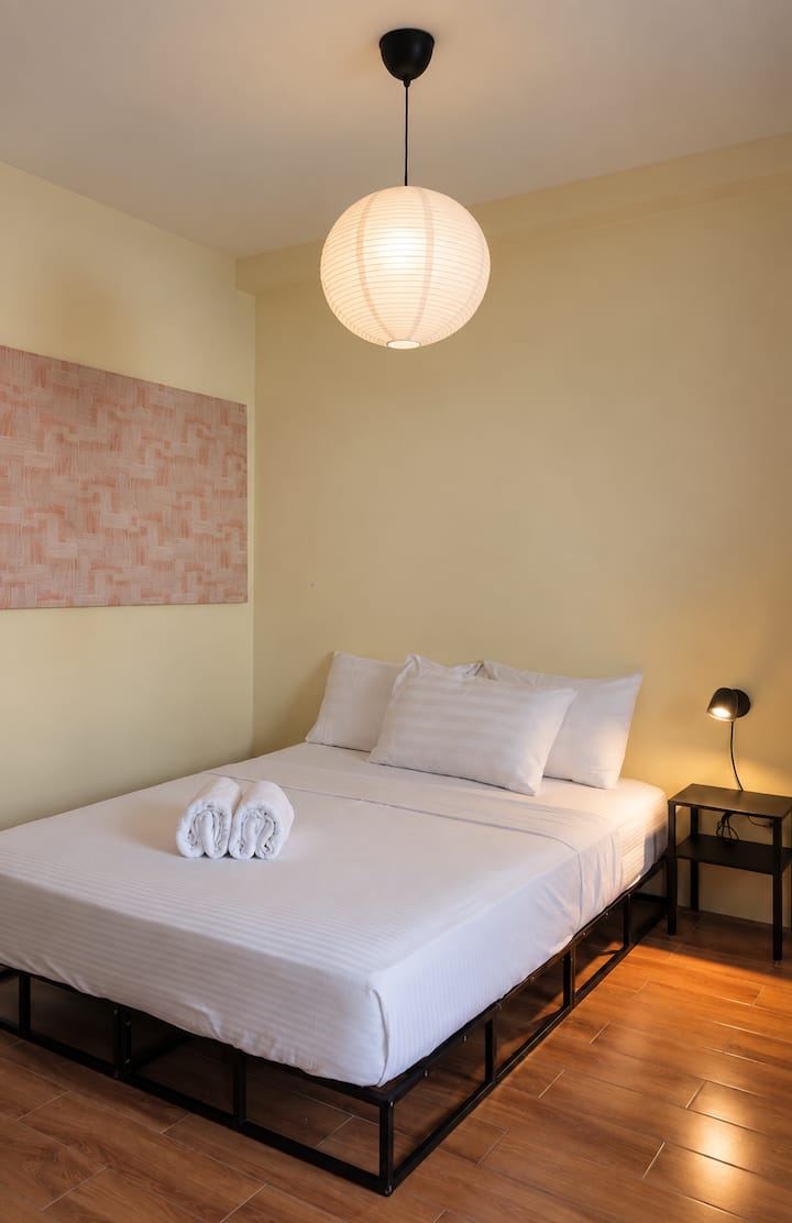 Centrally Located Budget Apartment W/kitchen - Malay