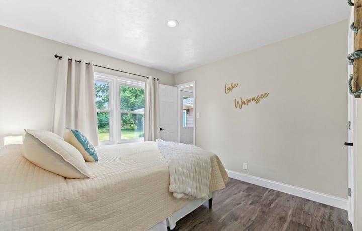 Lake Boujee: 4 Bed, 2 Bath On Wawasee - Loon Pond, North Webster