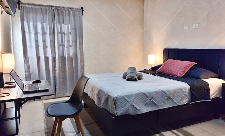 Depto. Moderno — Ideal Para Home Office - Brownsville, TX