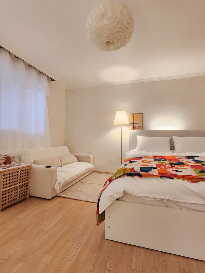 Super Cozy Arex Gongdeok 3 Mins | Hongdae Itaewon - South Korea